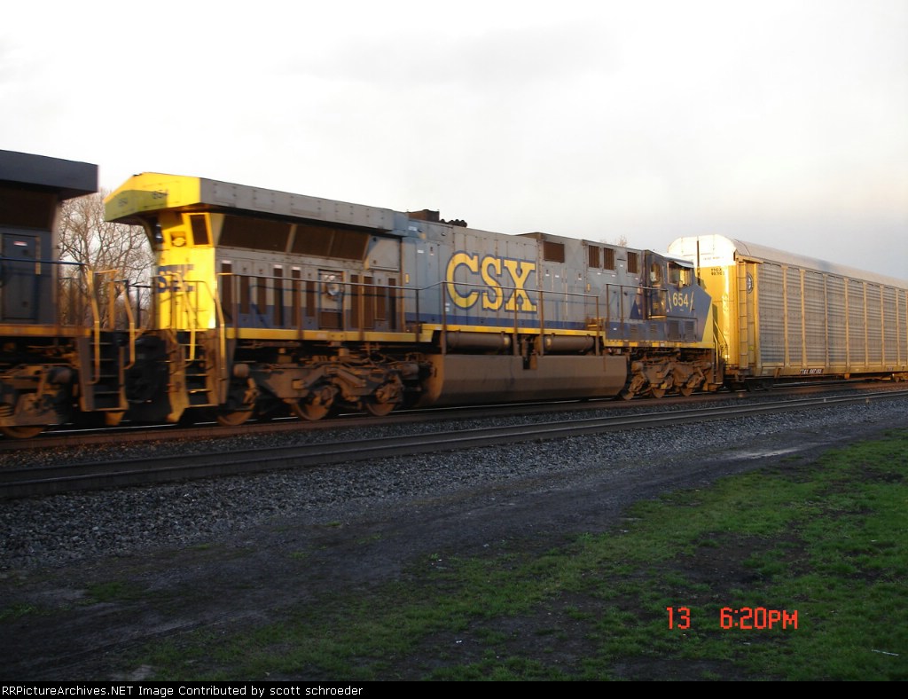 CSX 654 (AC6000CW) heads WB w/an Autorack Train in tow
